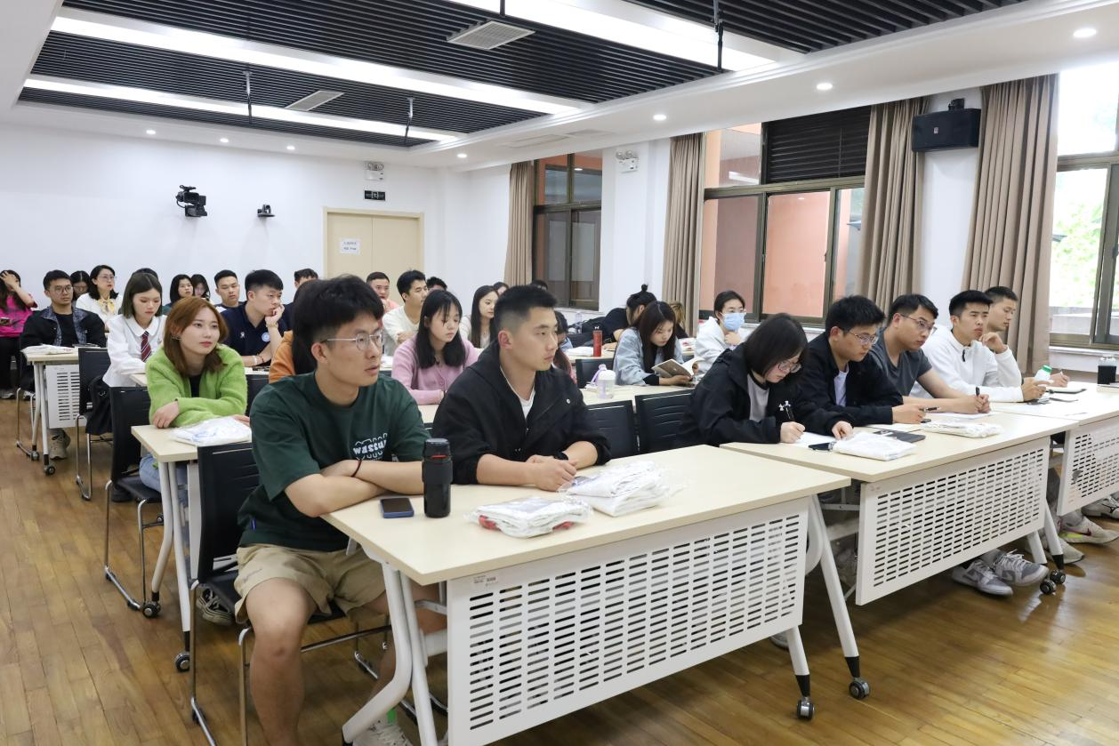 研究生处举办 与哲人同行”读书分享会
